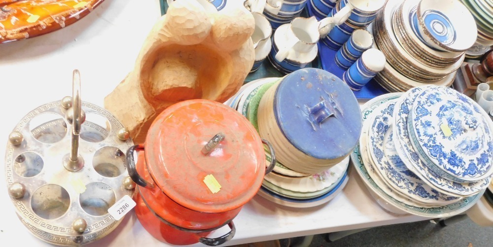 Household ceramics and effects, blue and white tureen, dinner plates ...