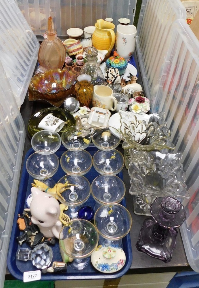 General household items and effects, to include Babycham glasses ...