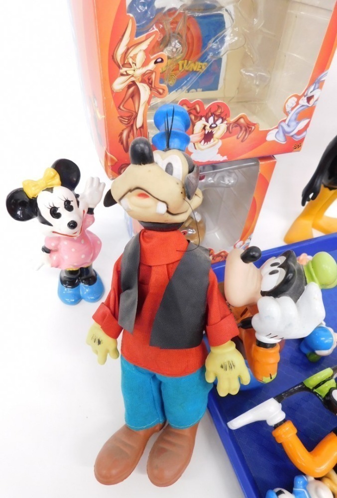 Various Walt Disney figures, celluloid Goofy, 15cm wide, other Goofy ...