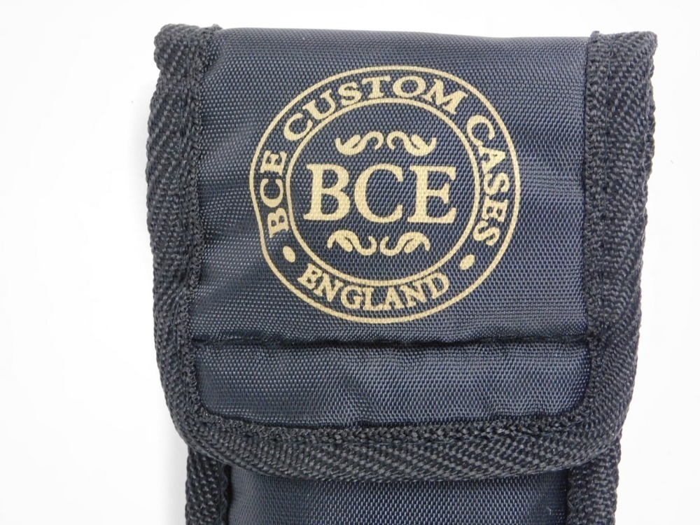 A BCE Custom Cues snooker cue, ARG26 in gold, size M, with material case.