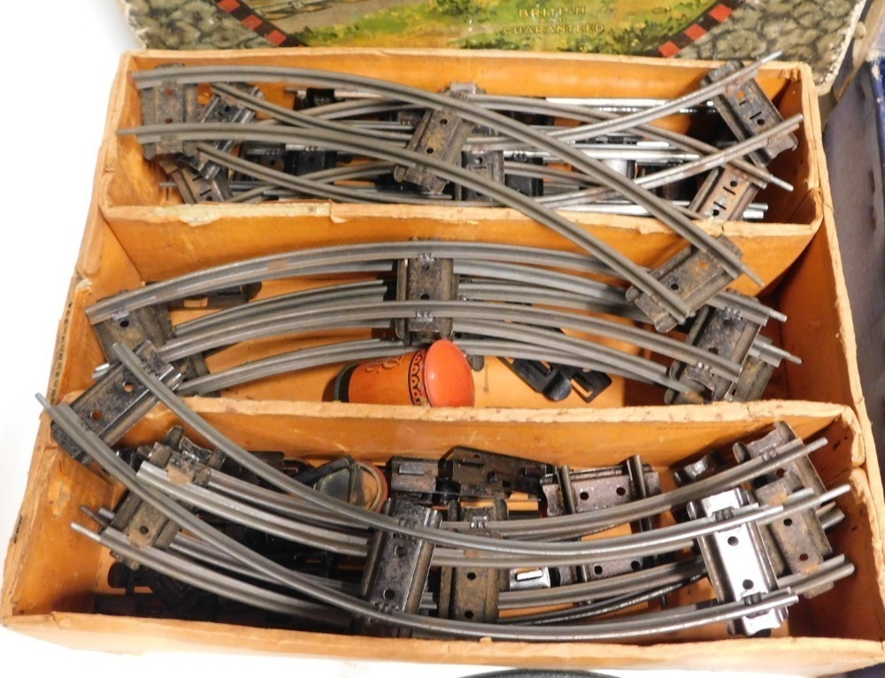 Hornby O gauge clockwork tin plate trains, including Hornby type 101 4 ...