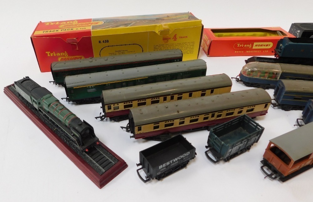 OO gauge static models, coaches, rolling stock, transformer and track ...
