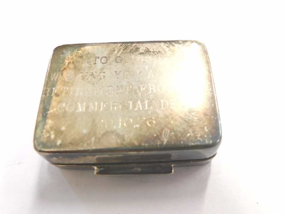 A 20thC Sterling silver patch box, of oblong form, with engine turned ...