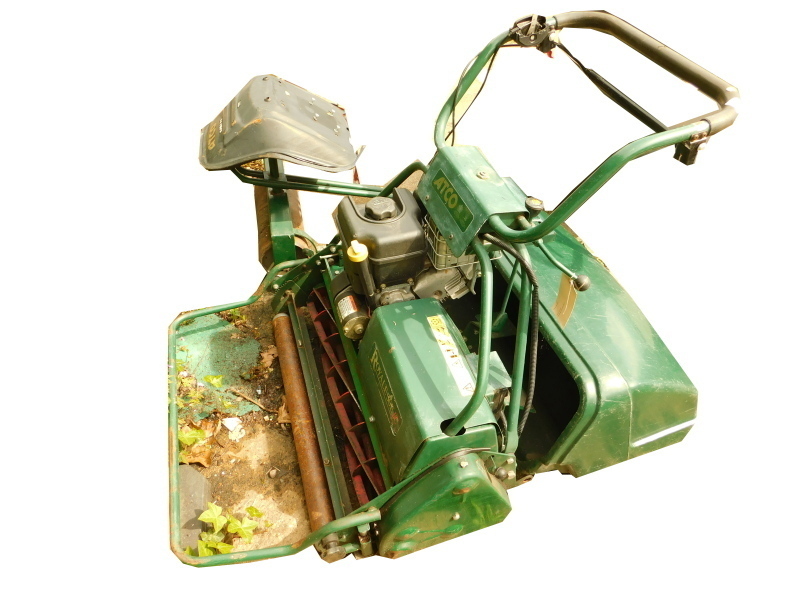 An extra wide cut Royale 30e i/c Atco ride on lawn mower, with 82cm ...