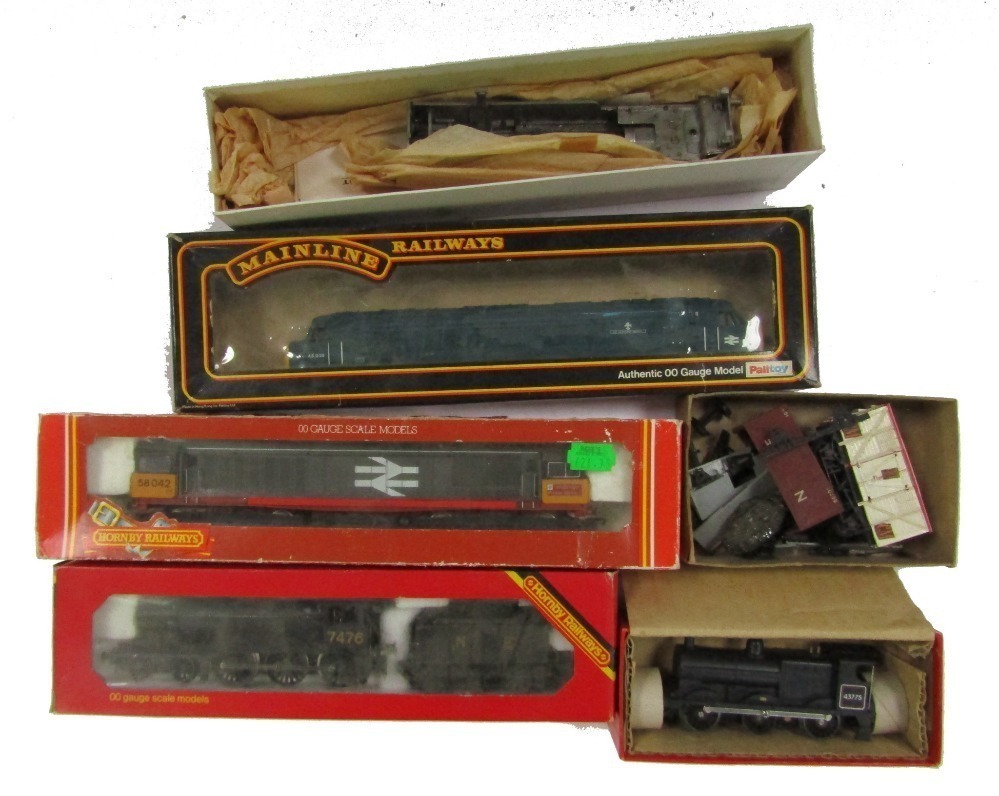 Various OO gauge model railway, to include a Tri-ang class 3F R251 ...