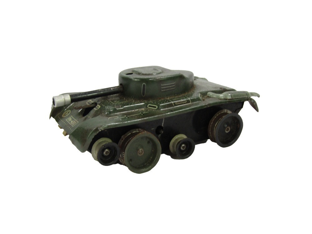 A 1960s tinplate model tank, 17cm long.