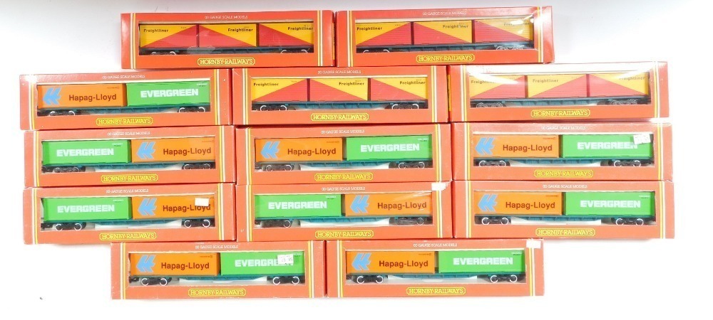 Hornby OO gauge rolling stock, including R006 Freightliner container ...