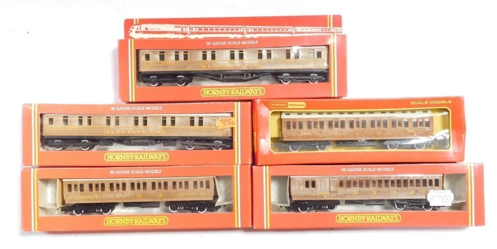 Hornby OO gauge coaches, including R391 LNER Clerestory composite coach ...