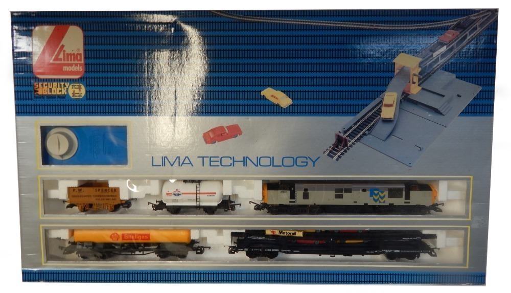 A Lima Models OO gauge Class 37 train set, comprising 37051 ...