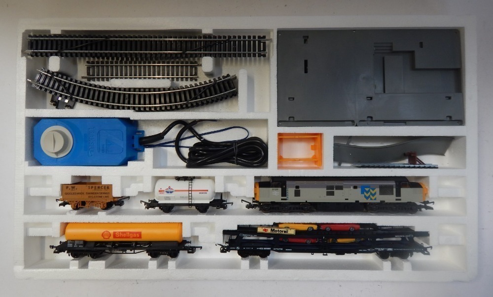 A Lima Models OO gauge Class 37 train set, comprising 37051 ...