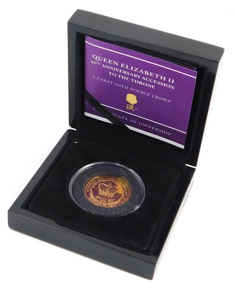 A Queen Elizabeth II 9ct gold 65th Anniversary Succession to the Throne ...