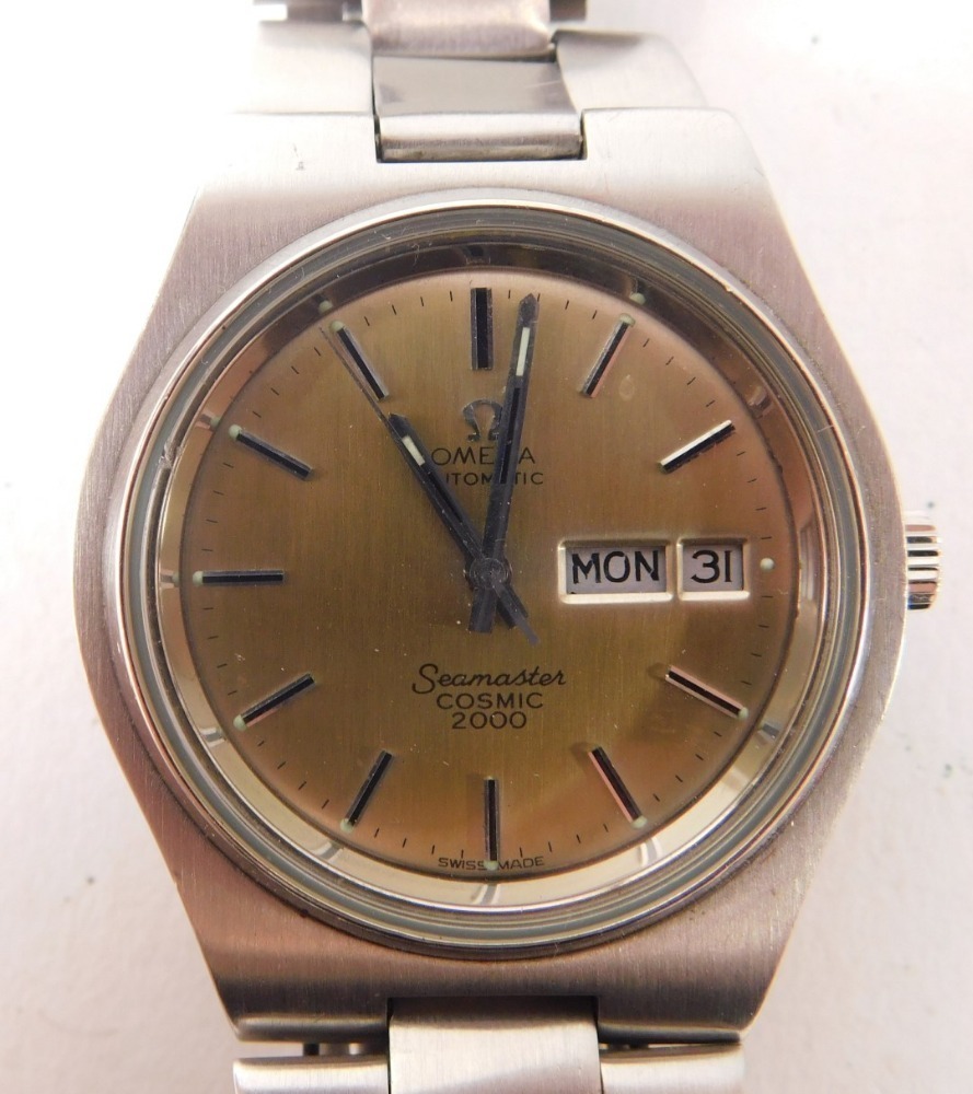 An Omega Seamaster Cosmic 2000 gent's wristwatch, with a gold coloured ...