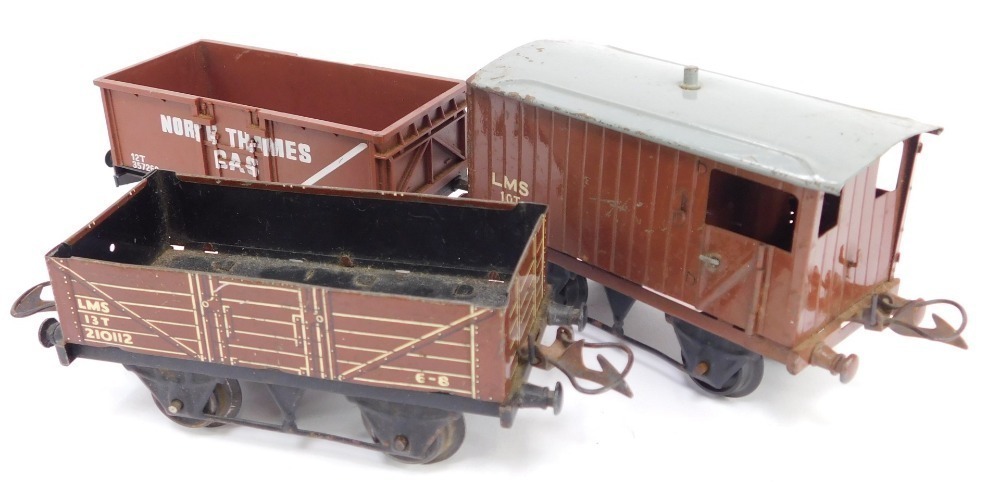 An O gauge tin plate locomotive, LNER 460, green livery, together with ...