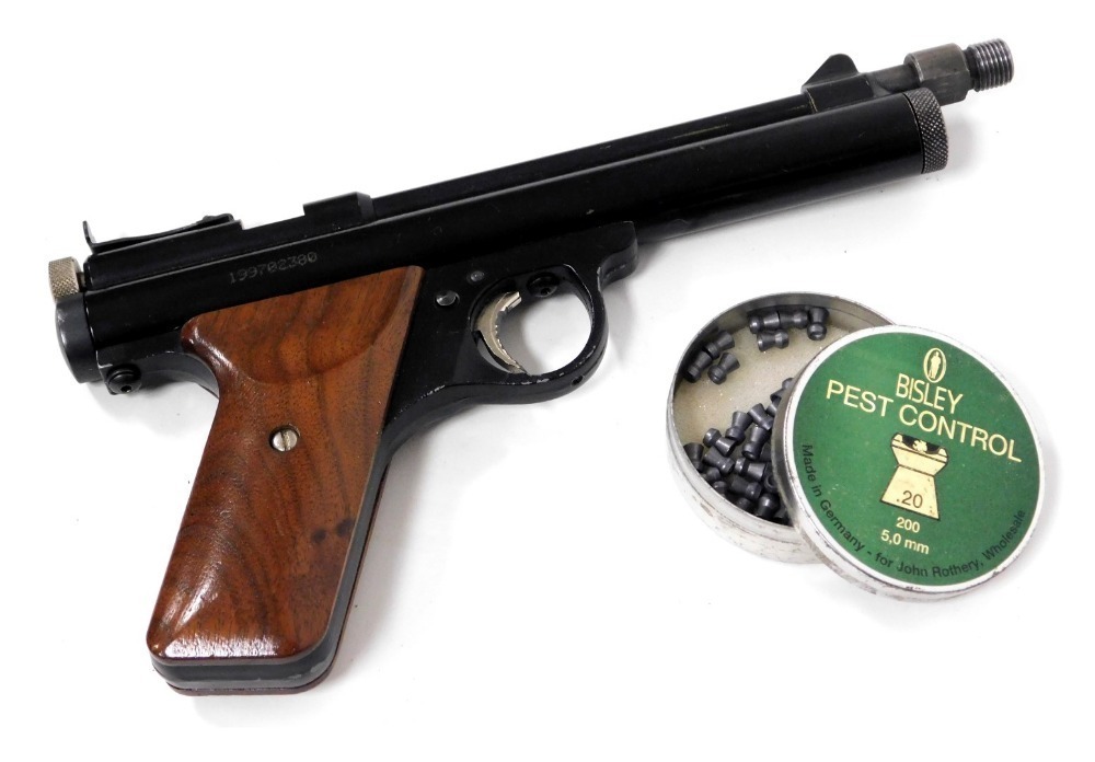 A Benjamin Sheridan .22 calibre air pistol, serial no. 199702380, cased ...