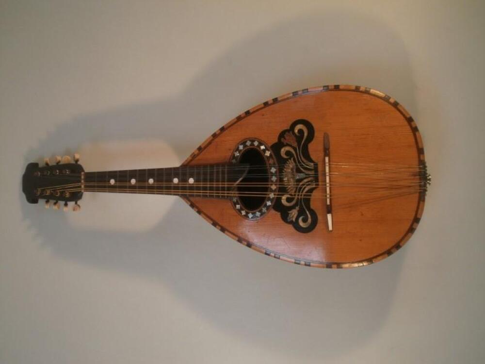 A Neapolitan mandolin by Francesco Perretti and Figli