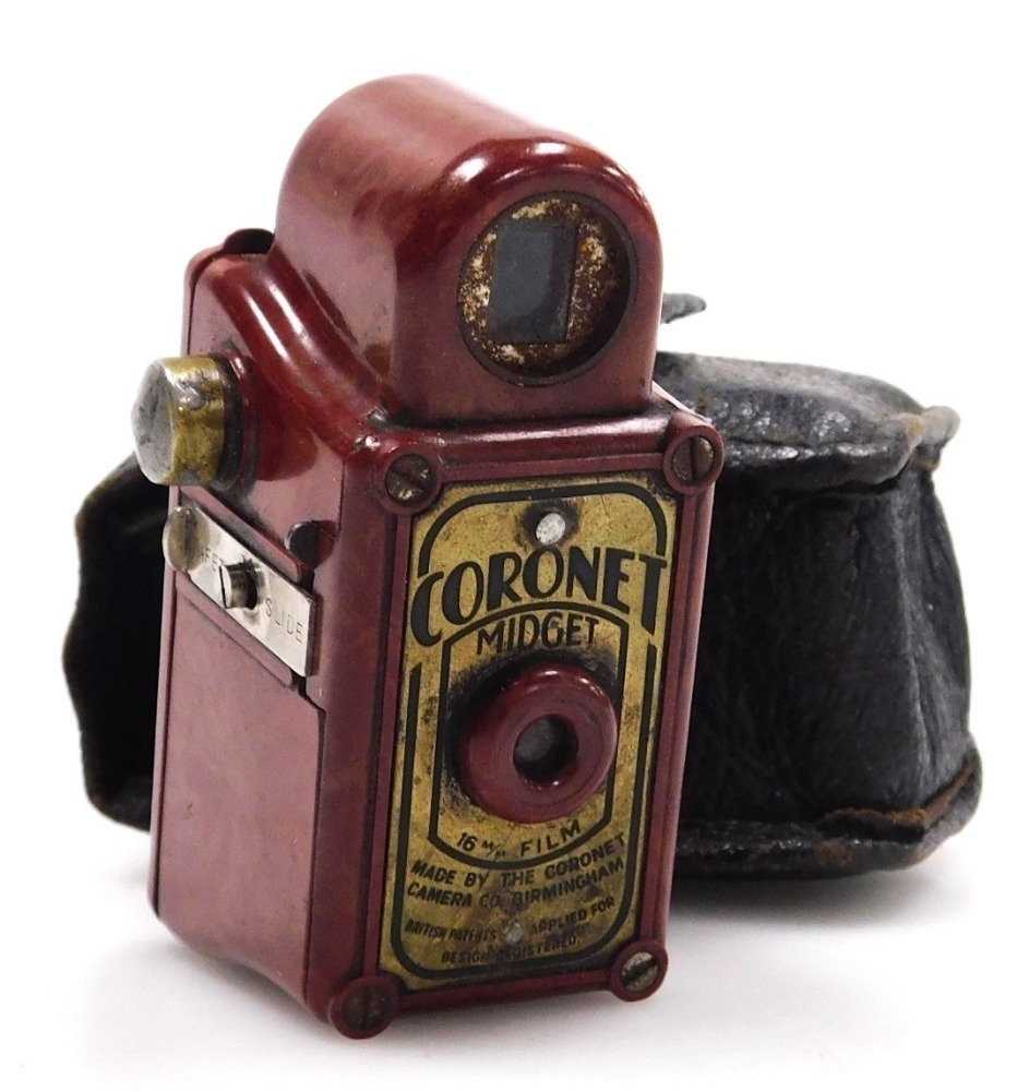 A Coronet Midget camera, with a red and orange faux marble bakelite ...