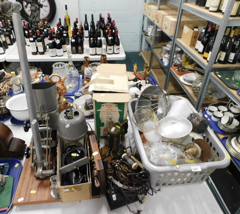 Lighting and other accessories, lamp shades, light room equipment ...