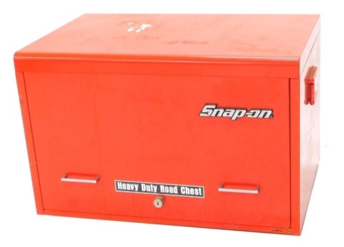 A Snap On red heavy duty road tool chest 79cm wide