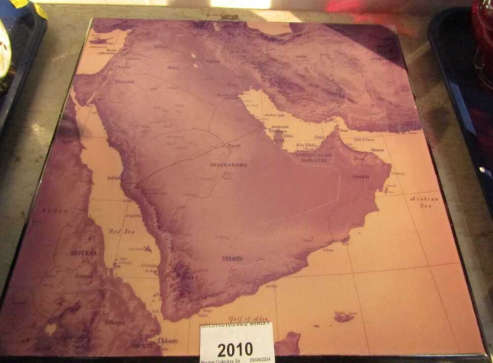 A Bateel high gloss Saudi Arabian map trinket box.