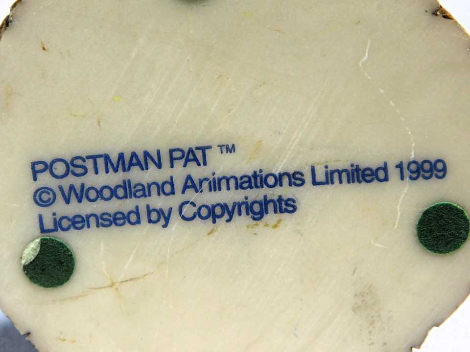 An Action Man travel case, and two Action Men figures, in Airborne and ...