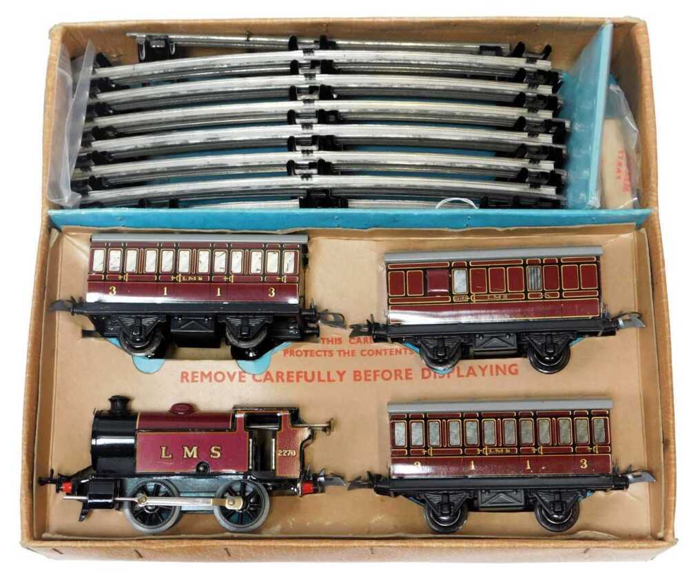 A Hornby Trains O gauge tinplate clockwork No.101 tank passenger set ...