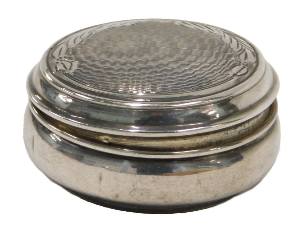 An Elizabeth II silver pill box, with engine engraved leaf top, 0.45oz ...