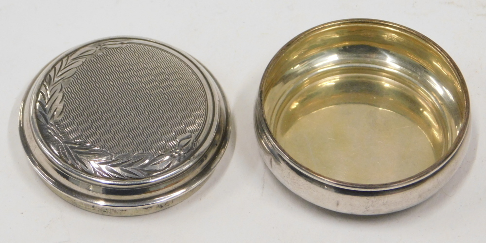 An Elizabeth II silver pill box, with engine engraved leaf top, 0.45oz ...