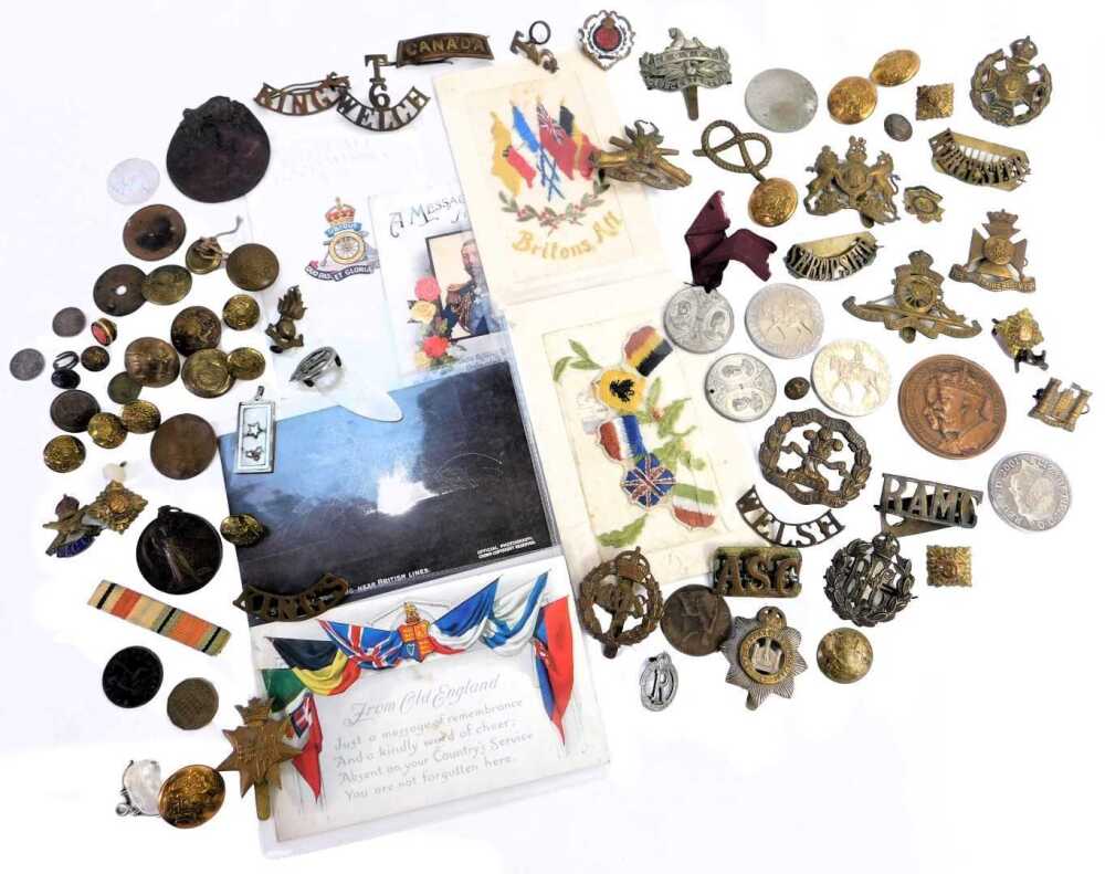 A group of military cap badges and buttons, a swivel crystal fob, South ...