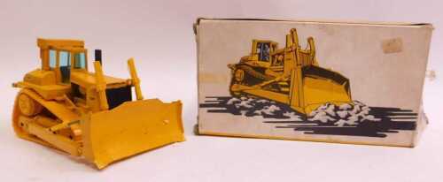 NZG Models Construction Equipment Series Caterpillar D8L tractor, a ...