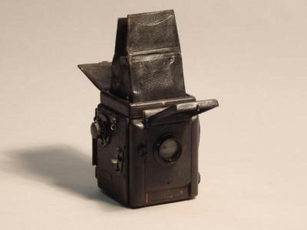 A Hobson Edwardian bellows camera.