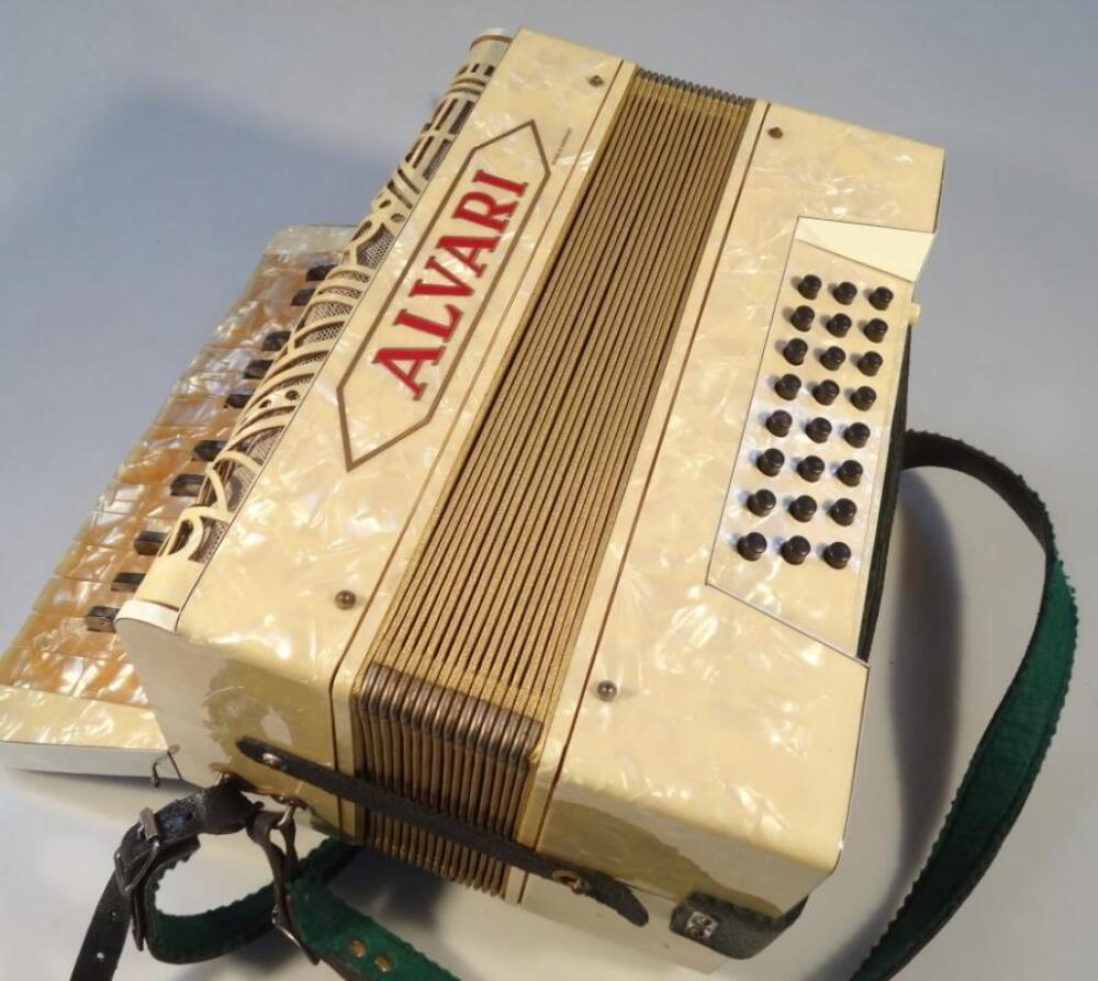 An Alvari accordion