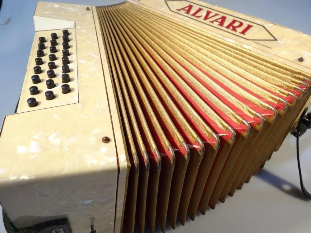 An Alvari accordion