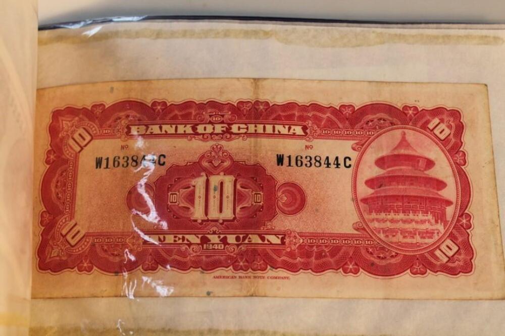 A Rothmans Cambridge rare bank note collection set