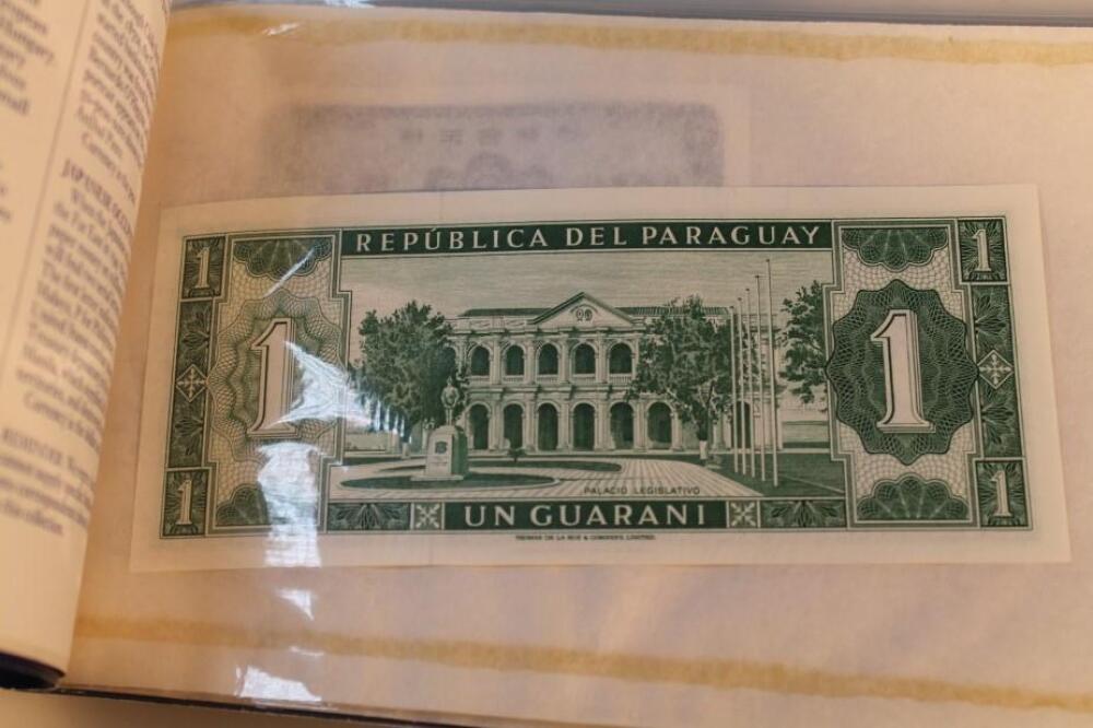 A Rothmans Cambridge rare bank note collection set