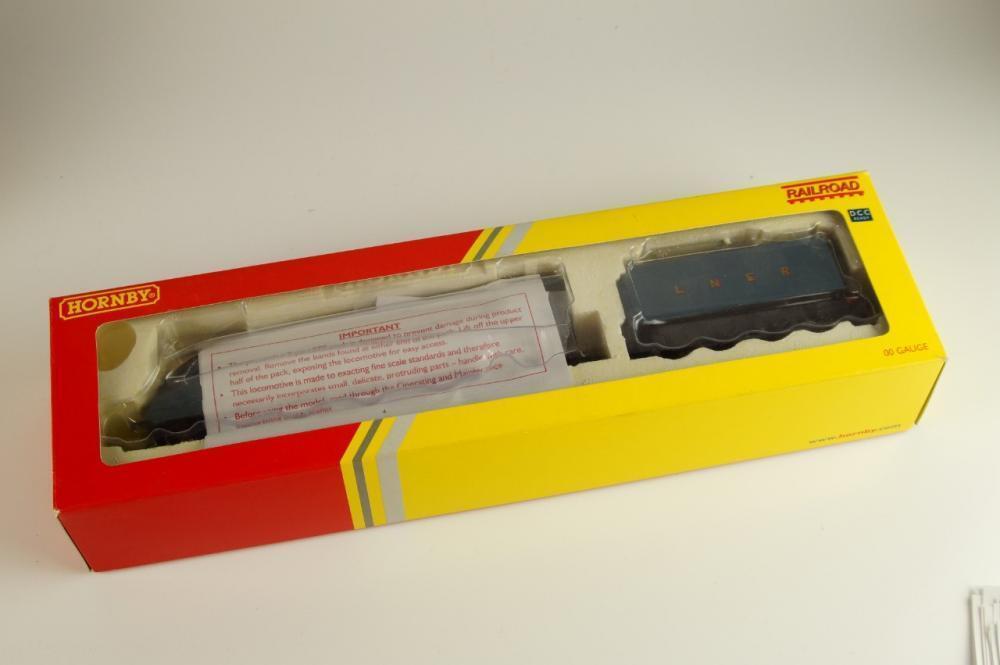 A Hornby Railways R2779 LNER Class A4 Falcon.