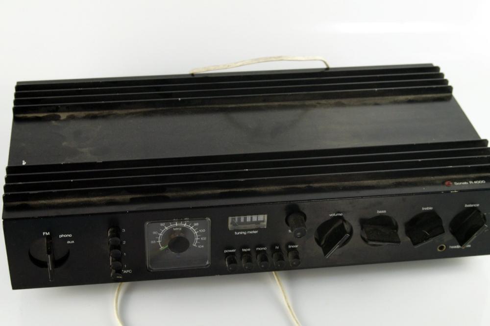 A Sonab R4000 hi-fi amplifier.