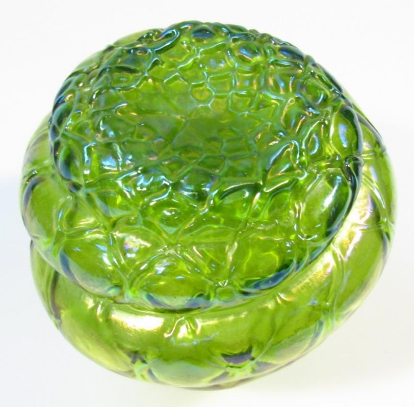 A 19thC Loetz style glass bowl
