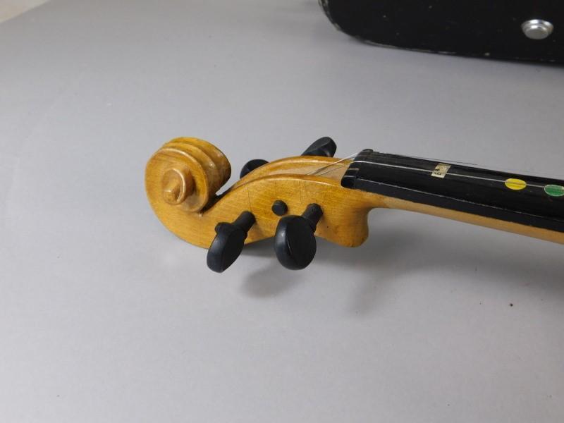 A Chinese Lark violin