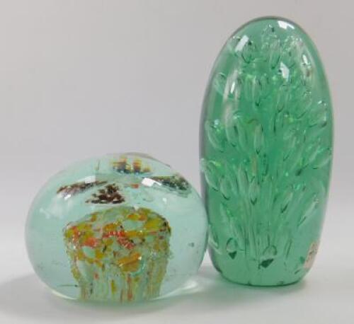 A Victorian green bubble glass dump weight