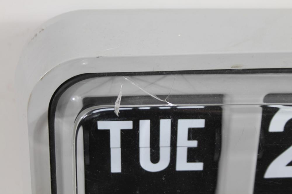 A 1980's retro electric Grayson quartz wall clock