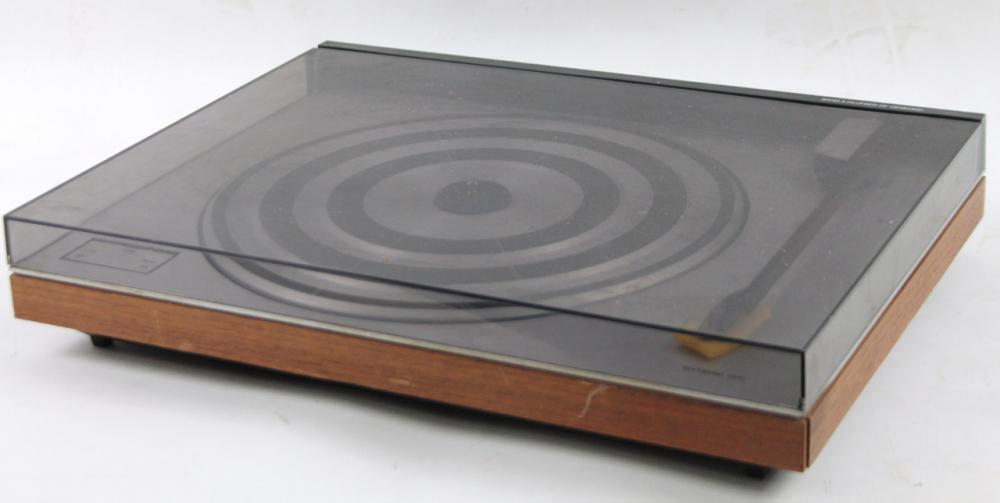 A retro Bang & Olufsen Beogram 1500 record player turn table