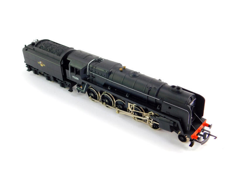 A Hornby OO gauge BR Class 9F locomotive, black livery, 2-10-0, 92200 ...