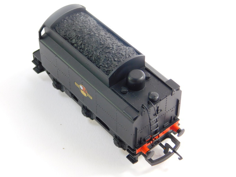 A Hornby OO gauge BR Class 9F locomotive, black livery, 2-10-0, 92200 ...