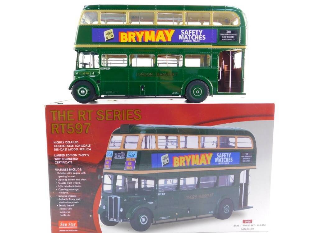 A Sun Star model of a 1948 RT597-HLX414 green double decker bus ...