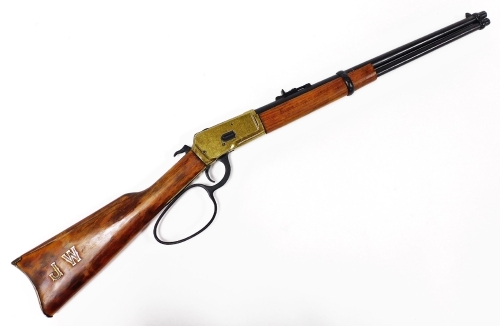 A replica Wild West John Wayne Winchester rifle, Denix model 1069, 94.5cm.