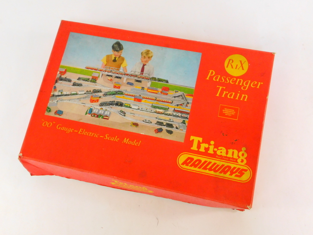 A Tri-ang Railway OO gauge electric passenger train set, R1X, including ...