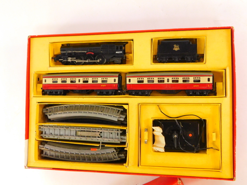 A Tri-ang Railway OO gauge electric passenger train set, R1X, including ...