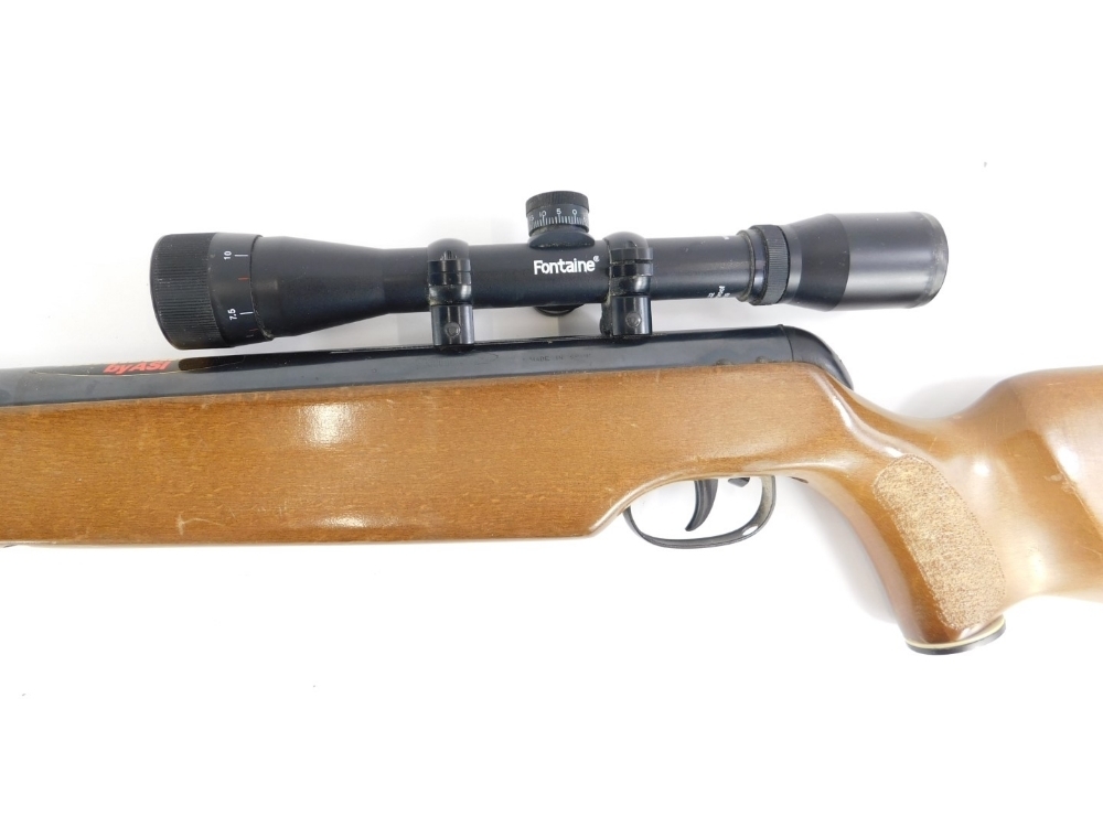 An ASI Magnum Super Fire Power air rifle, with Fontaine sight.