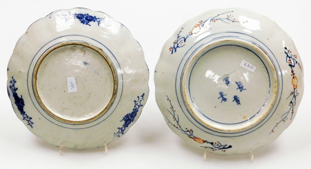 A Japanese Imari plate, decorated in enamels with floral roundels ...