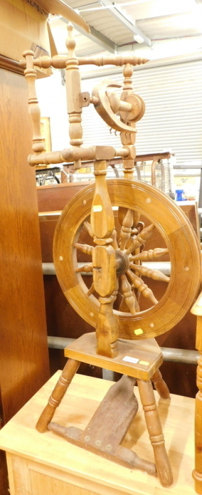 A single spinning wheel with circular articulated section with spokes ...